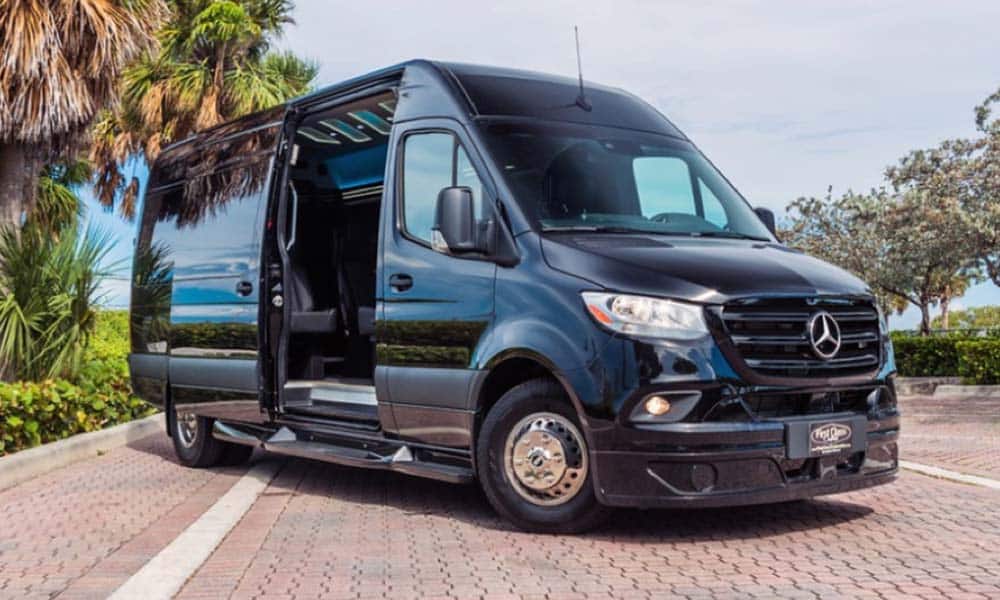 Luxurious Black Car Fleet in Miami